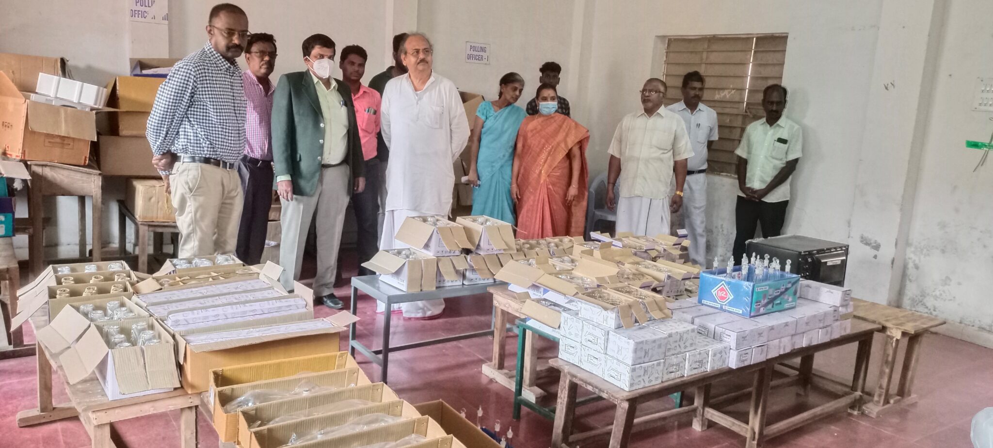 7 lakhs worth of Chemistry lab equipment donated to Arignar Anna ...